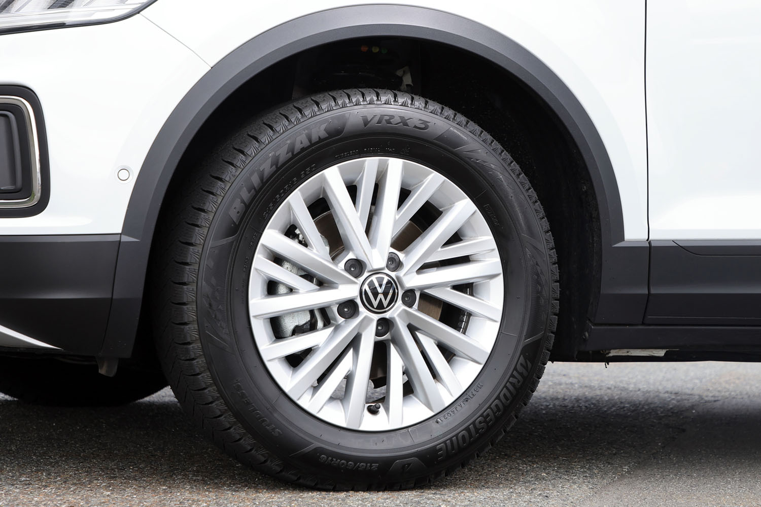 触れて実感 走って納得！ BRIDGESTONE BLIZZAK VRX3の真価と実力 【2022-2023 Winter webCGタイヤセレクション＜AD＞】 - webCG