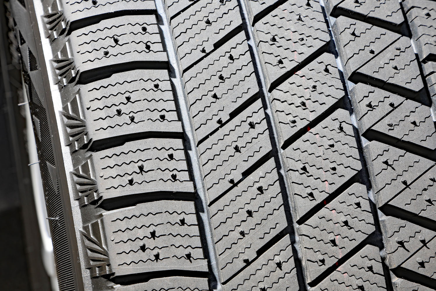 触れて実感 走って納得！ BRIDGESTONE BLIZZAK VRX3の真価と実力 【2022-2023 Winter webCGタイヤセレクション＜AD＞】 - webCG