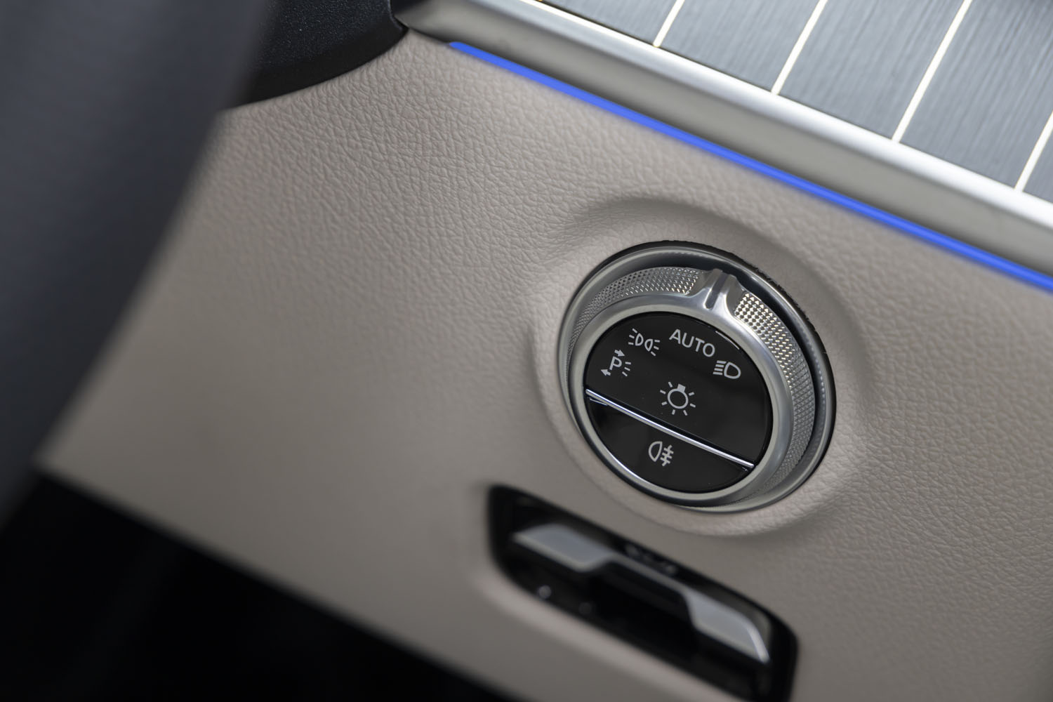 メルセデス・ベンツCLE クーペで至福のぜいたくを堪能する 【メルセデス流“王道のクーペ”がかなえる世界＜AD＞】 - webCG