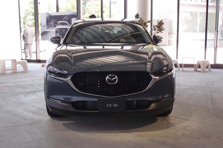 「マツダCX-30」発表会の会場から 内装・外装など27枚 【画像・写真】 - webCG