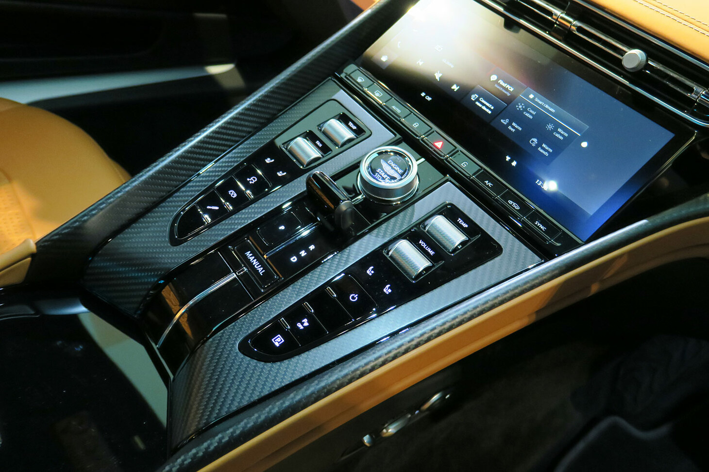 アストンマーティンDB12 内装・外装など65枚 【画像・写真】 - webCG