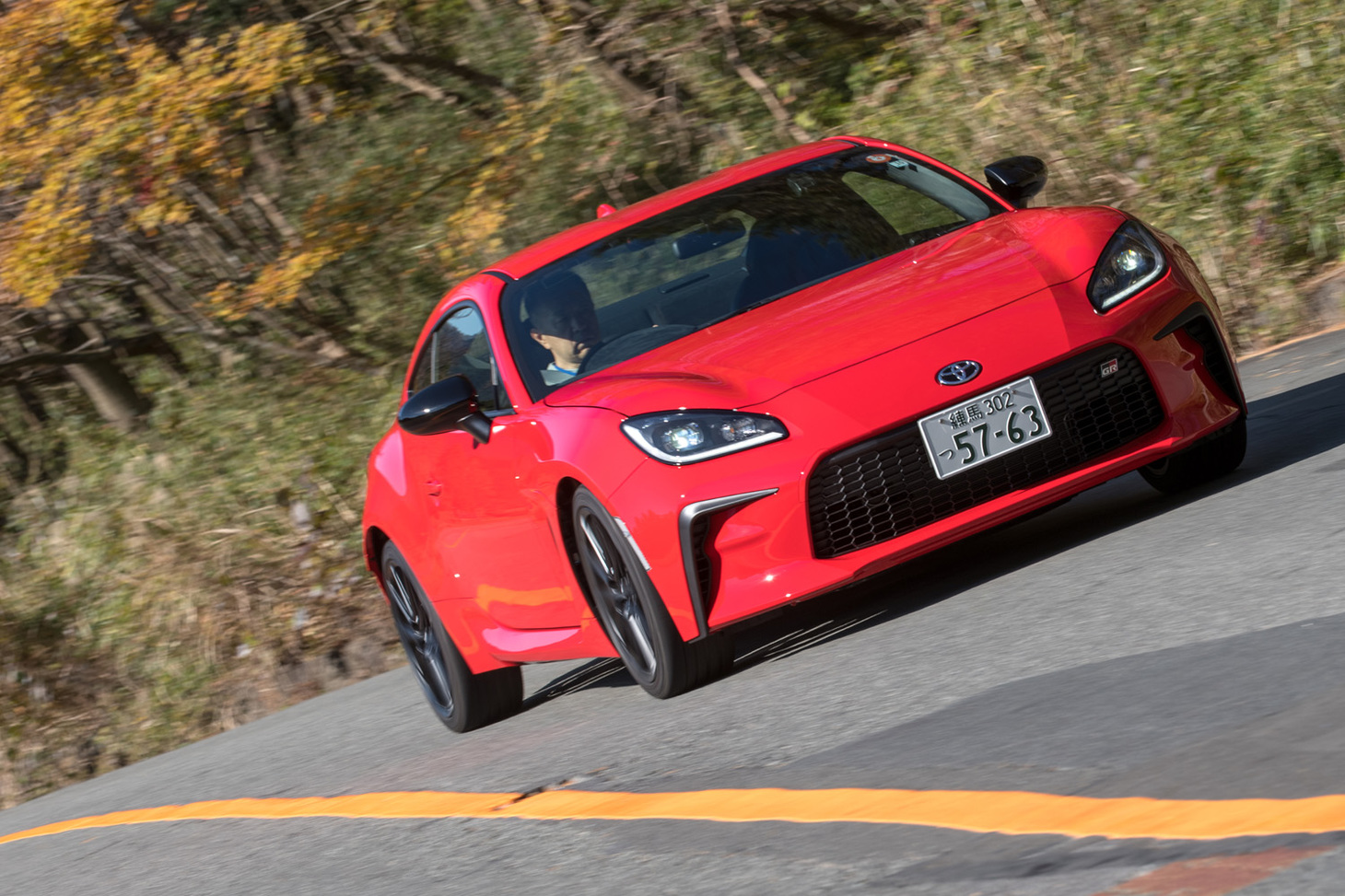 トヨタGR86 RZ（FR/6MT）／GR86 RZ（FR/6AT）【試乗記】 似ているのは見た目だけ - webCG