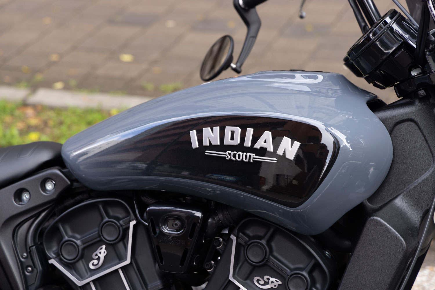 ダークなカスタムに潜む知性 Indian Scout Rogueのすべて 【漆黒の駿馬 インディアン・スカウト ローグの世界＜AD＞】 - webCG