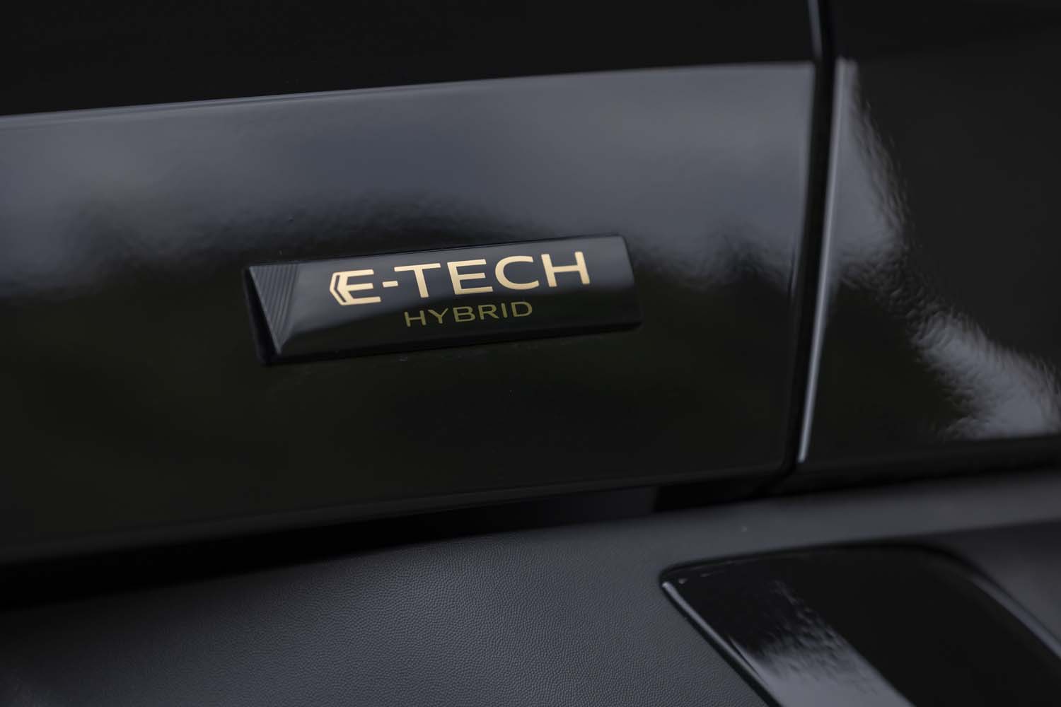 アルカナE-TECHエンジニアードでロングドライブへ 【日々の生活を豊かにするルノーの“フルハイブリッド”SUV＜AD＞】 - webCG