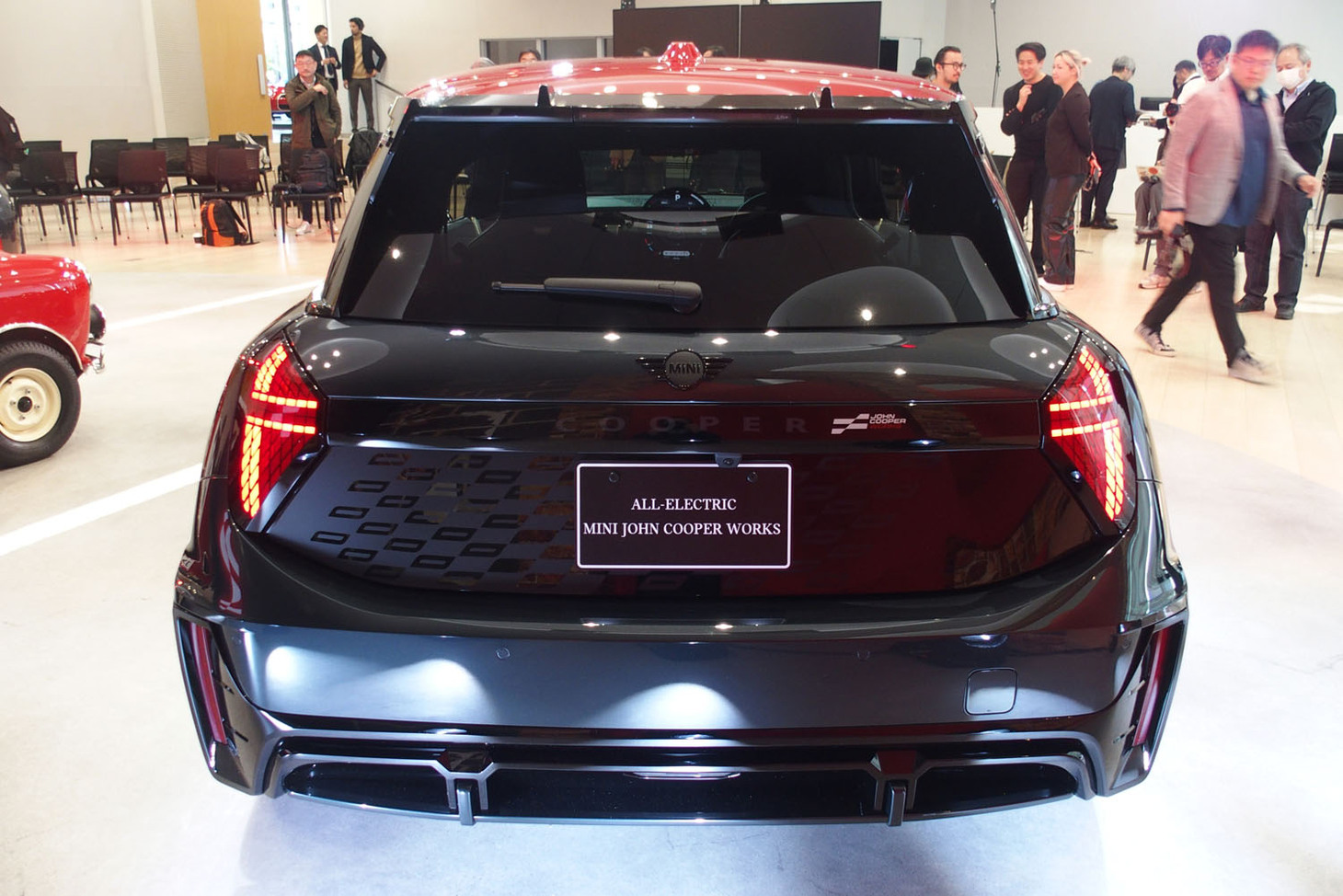 MINIジョンクーパーワークスE／ジョンクーパーワークス エースマンE 内装・外装など124枚 【画像・写真】 - webCG